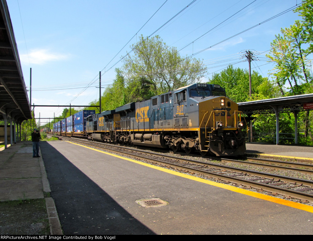 CSX 907 and 5283
